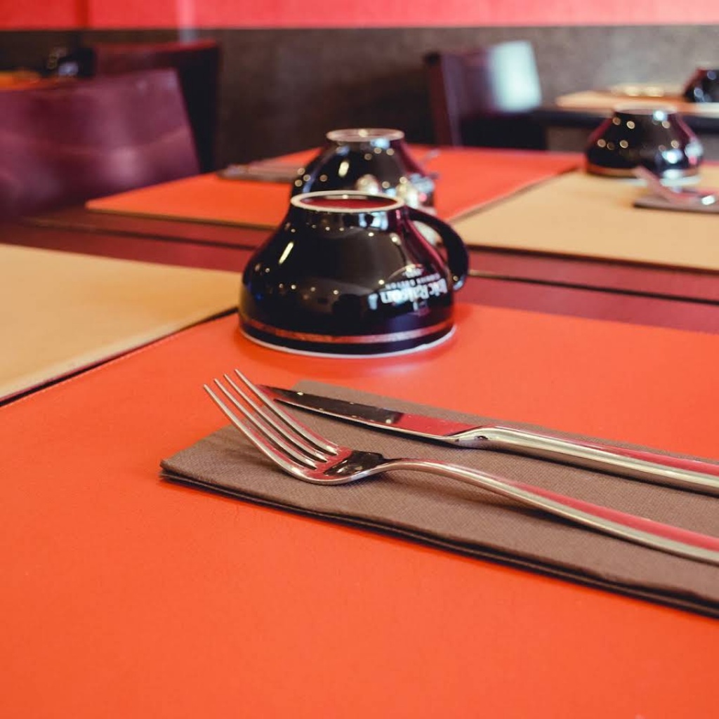 Set de table rectangulaire en simili cuir