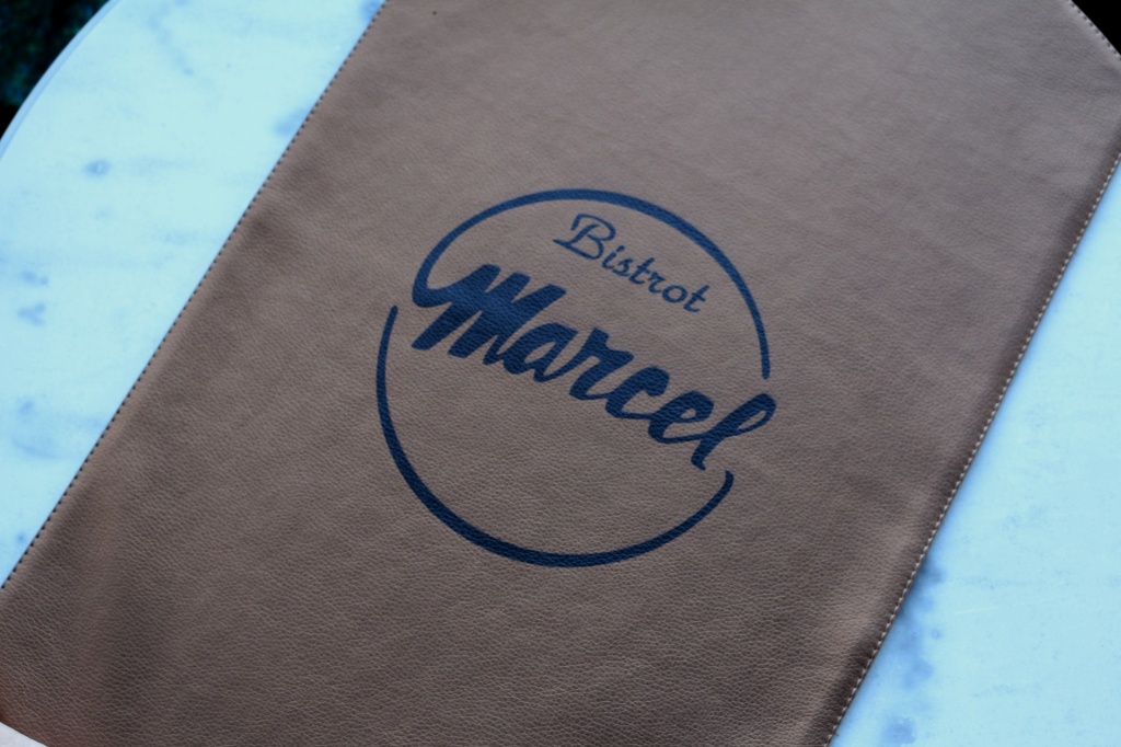 Chemin de table simili cuir pour table ronde